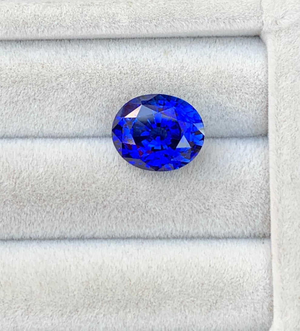 Saphir bleu 8.4 carats taille Ovale | Bonnot Paris