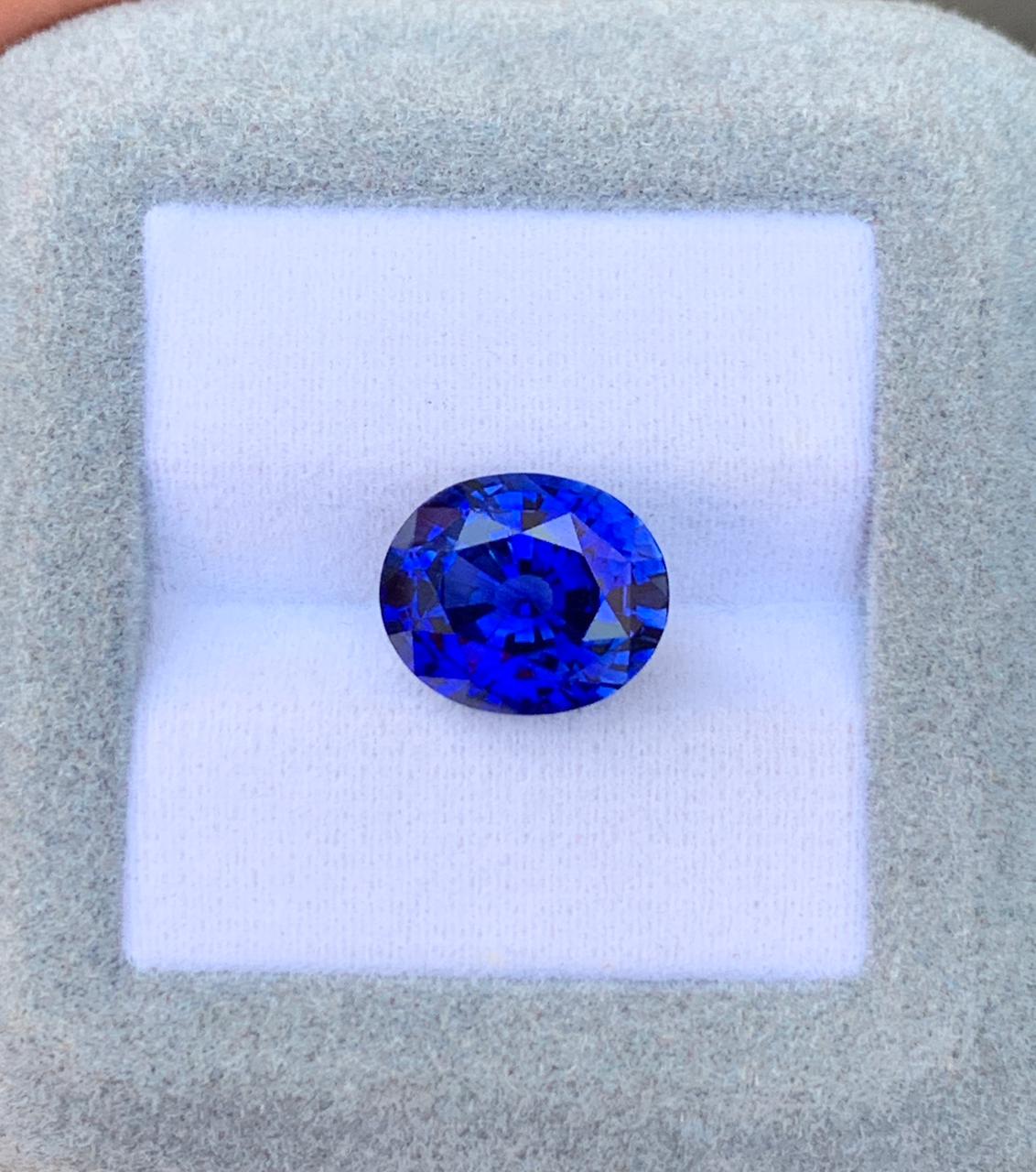 Saphir bleu 8.4 carats taille Ovale | Bonnot Paris